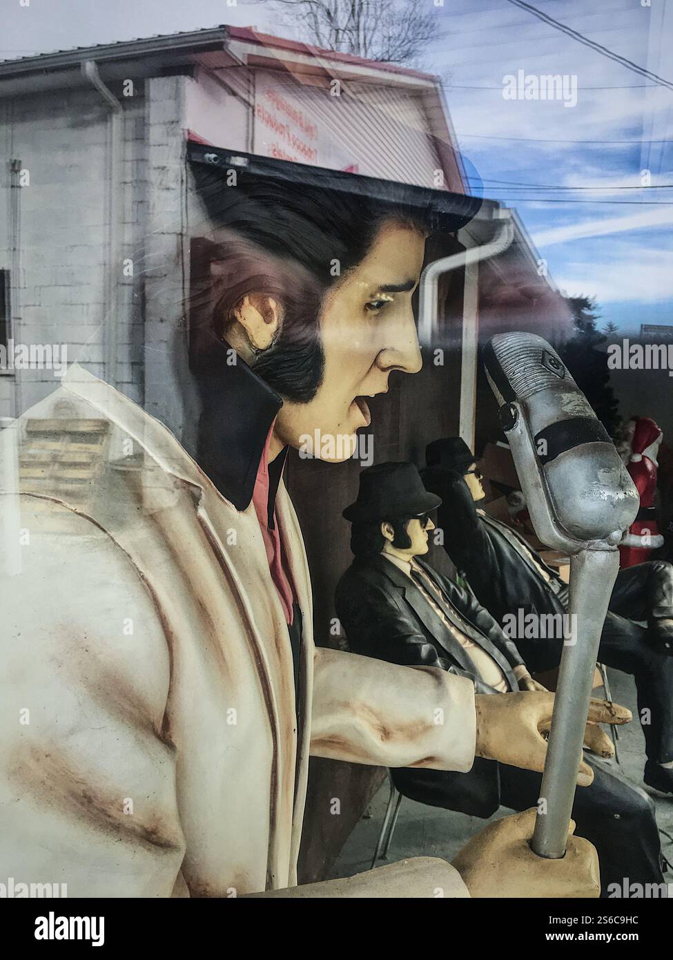 Elvis Presley Statue Stock Photo - Alamy