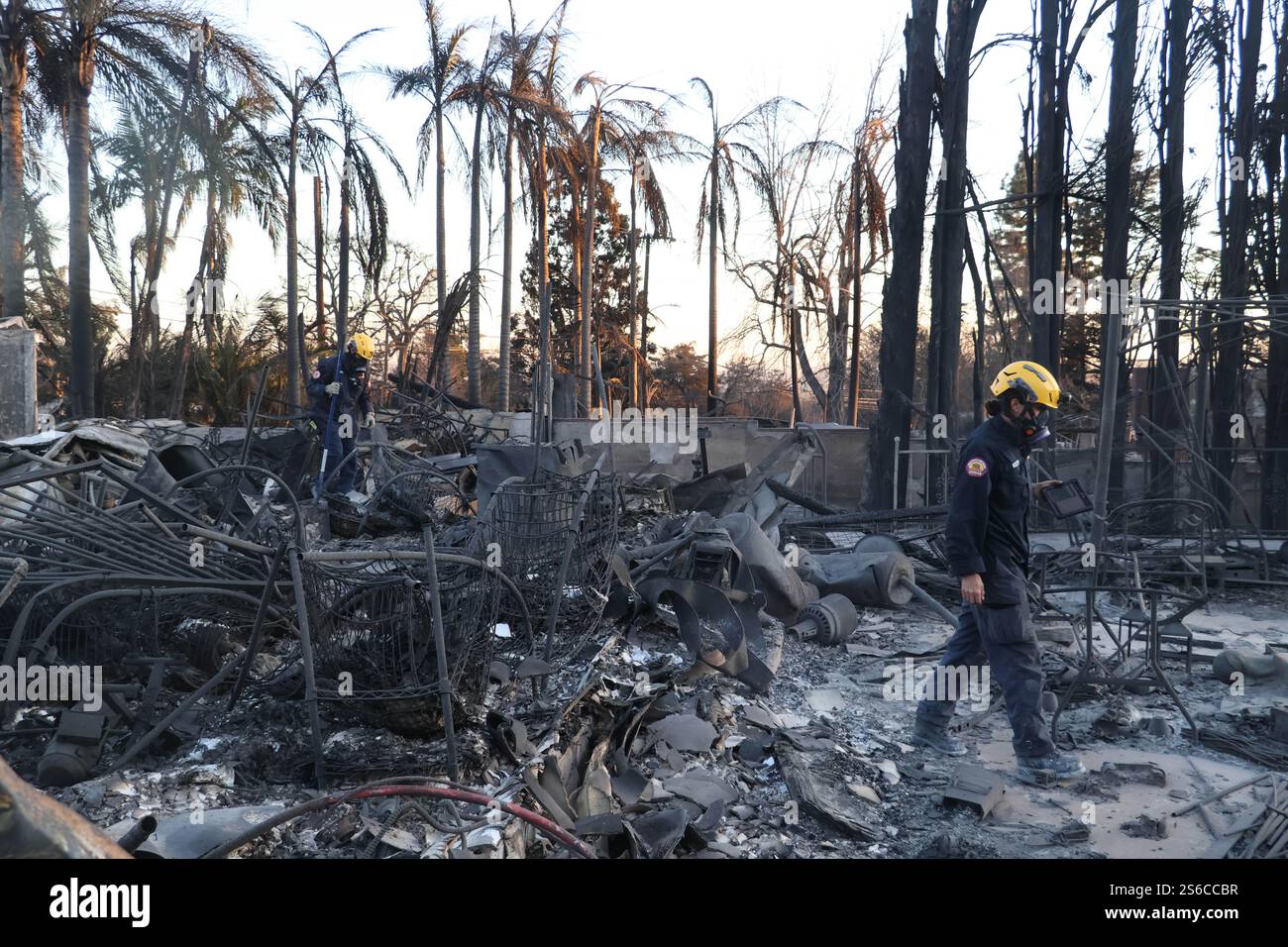 Altadena, Ca, USA. 15th Jan, 2025. Members of Urban Search and Rescue ...