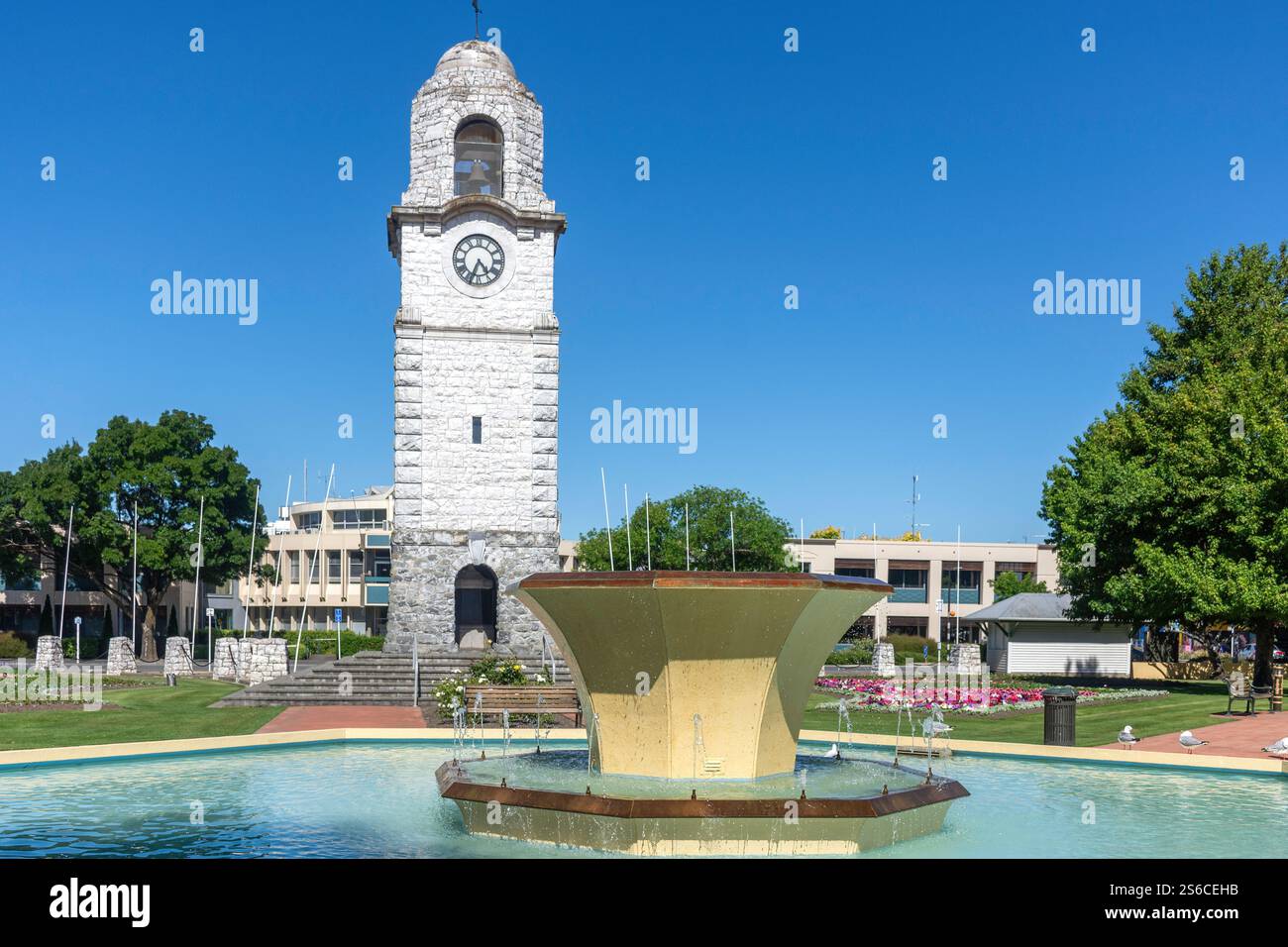 The War Memorial Clock Tower and fountain, Seymour Square, Blenheim ...