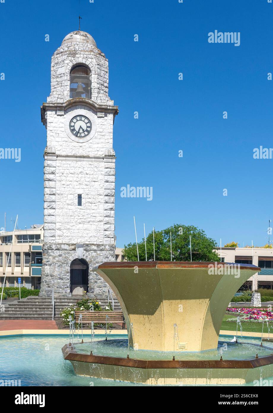 The War Memorial Clock Tower and fountain, Seymour Square, Blenheim ...