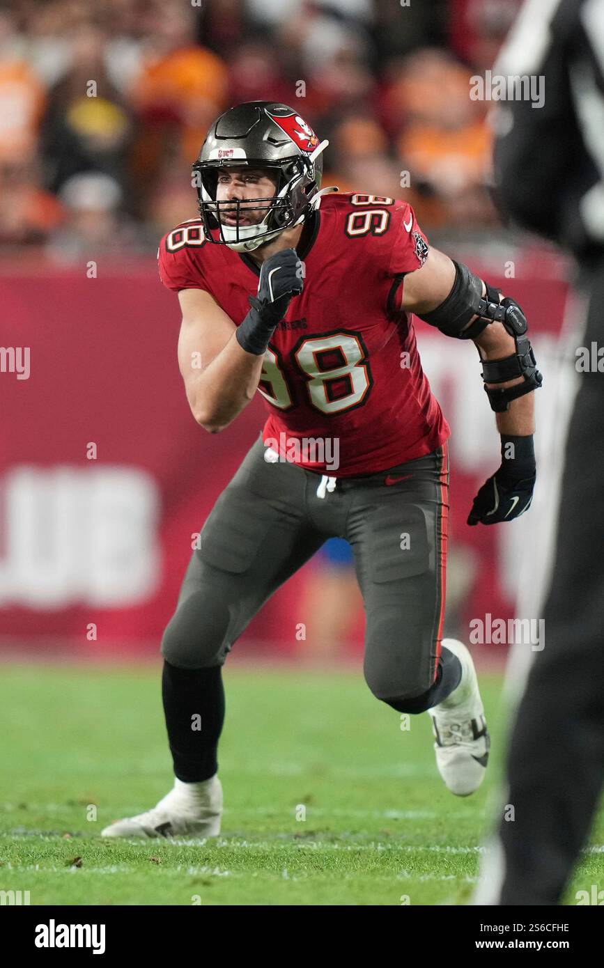 Tampa Bay Buccaneers linebacker Anthony Nelson (98) rushes the passer ...