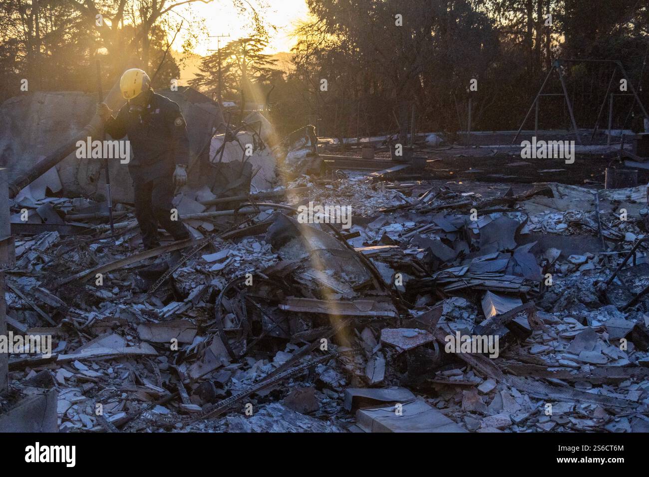 Altadena, Ca, USA. 15th Jan, 2025. Members of Urban Search and Rescue ...