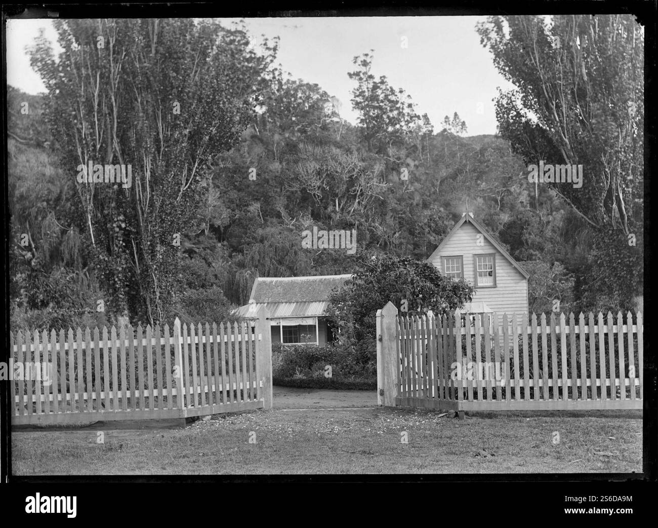 Front view of Major De Grut's house, Orewa, Rodney District, including ...