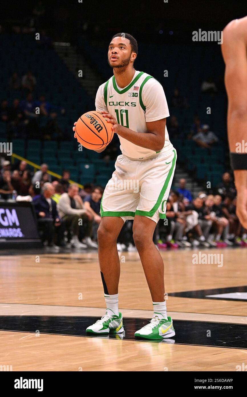 LAS VEGAS, NV - NOVEMBER 26: Oregon Ducks forward Kwame Evans Jr. (10 ...