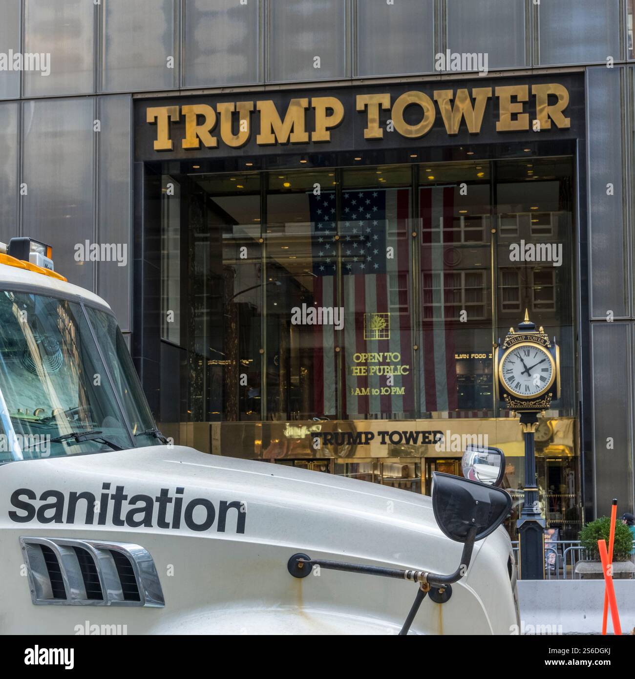Striking contrast on 5th Avenue: Trump Tower’s gold facade & luxury ...