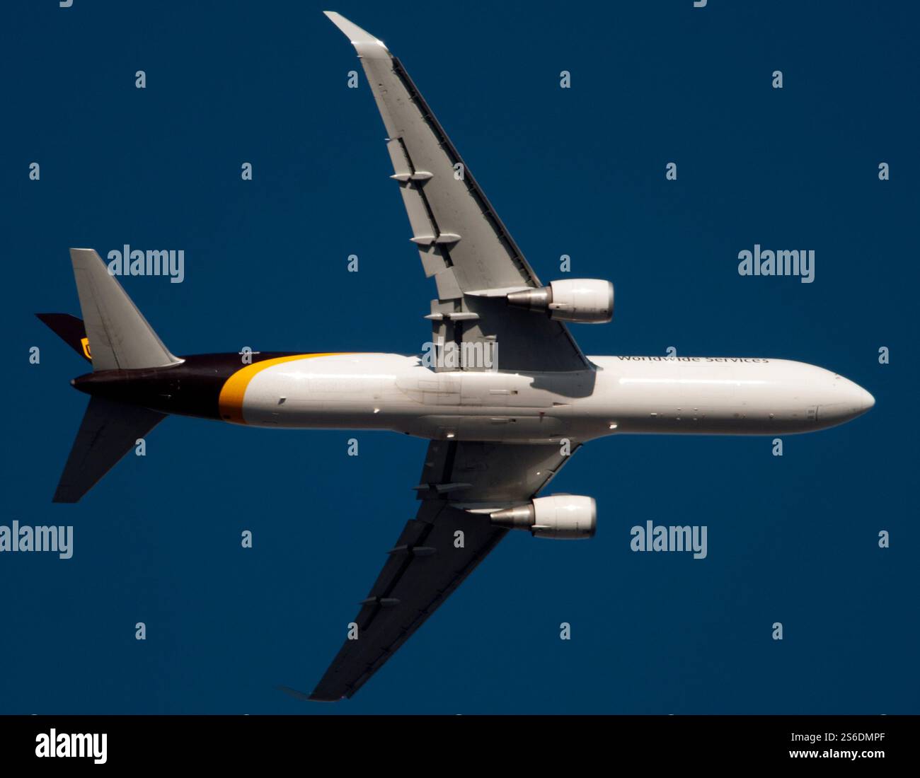 A UPS Boeing 767 cargo jet makes its approach into Philadelphia ...