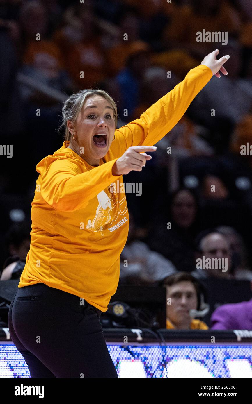 Tennessee head coach Kim Caldwell yells directions to her players ...