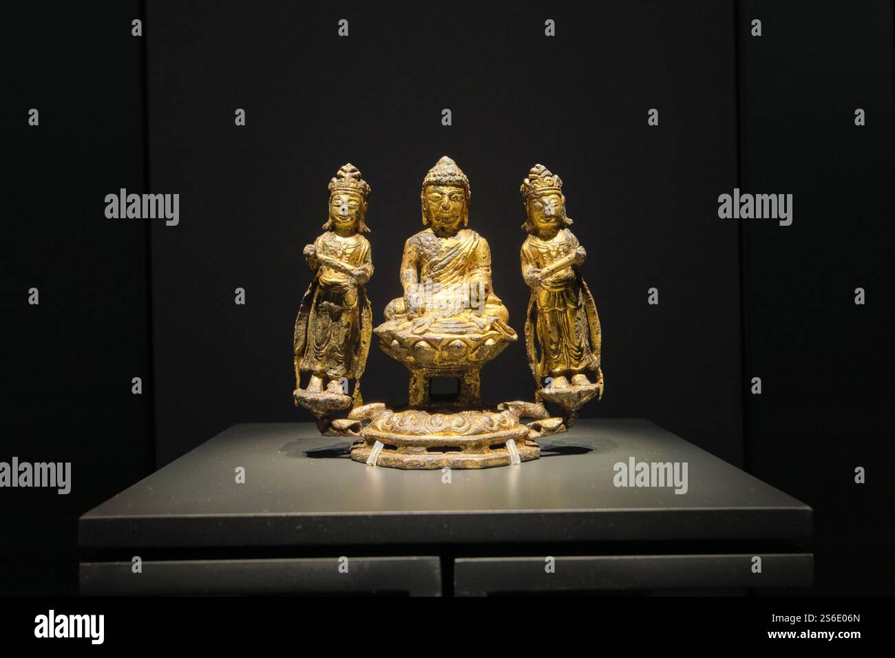 A 15th century, Joseon dynasty, gold Buddha triad figure. At the Leeum ...