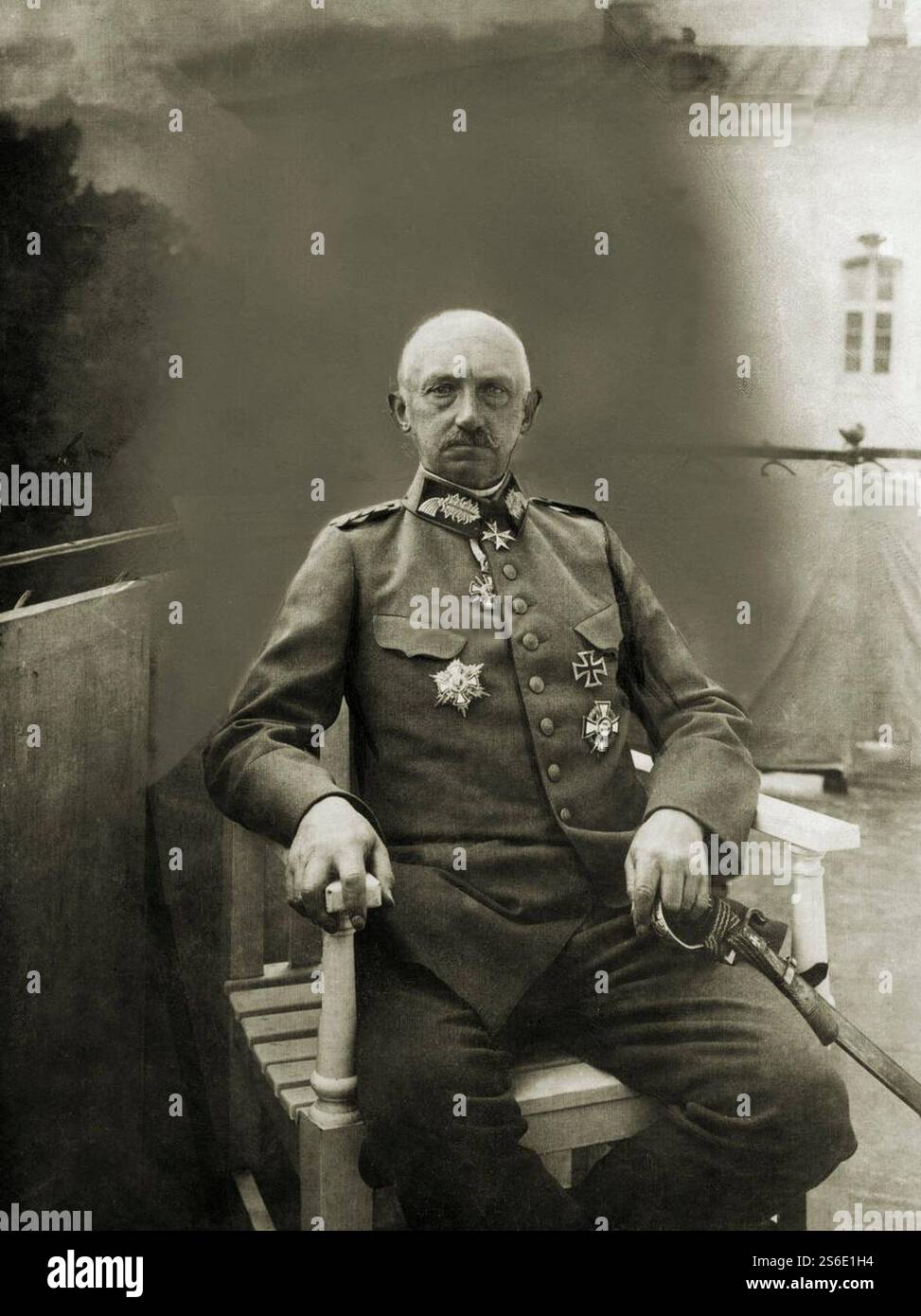 General Below breitbeinig Stock Photo - Alamy