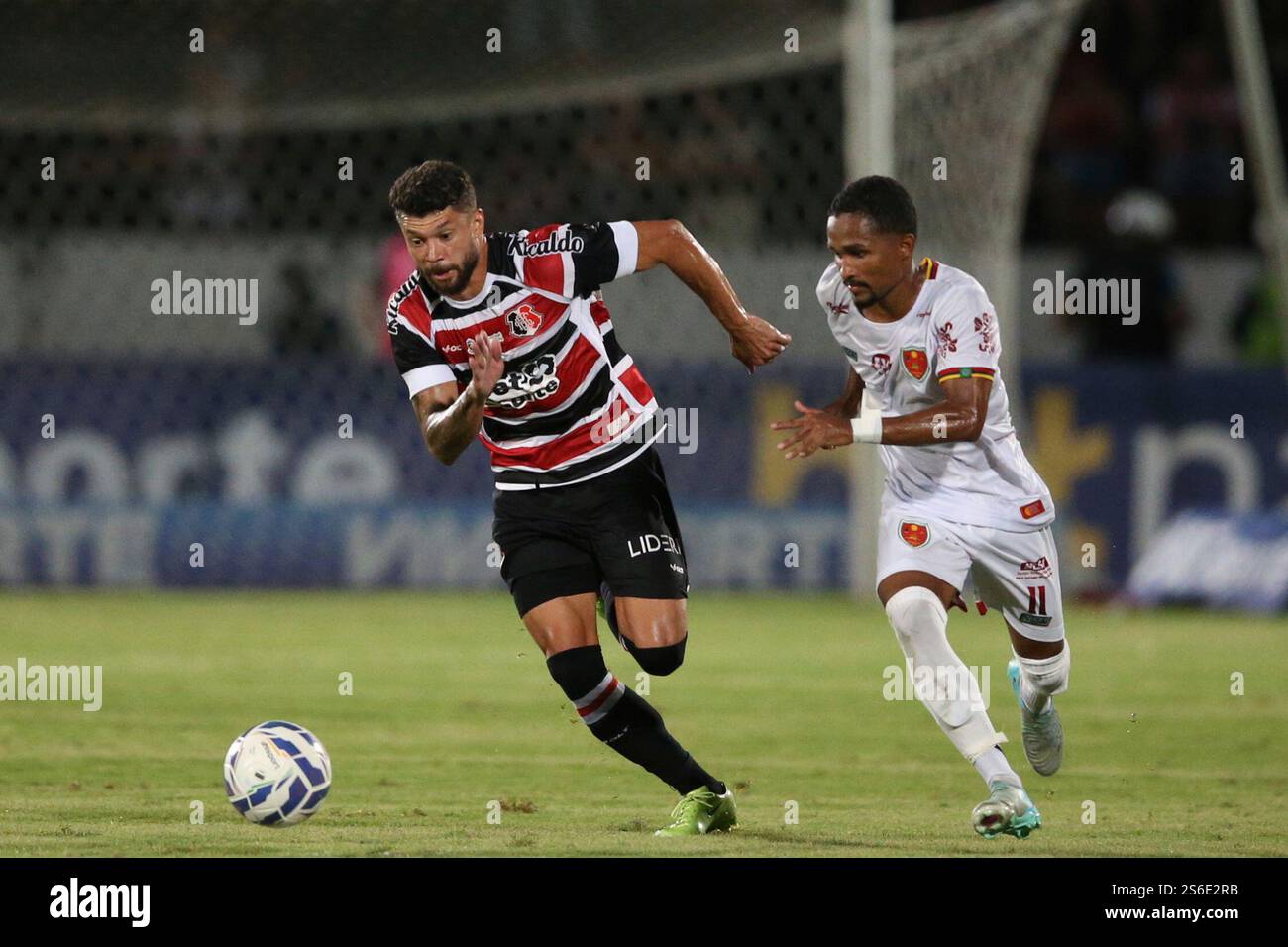 PE - RECIFE - 01/16/2025 - PERNAMBUCANO 2025, SANTA CRUZ x PETROLINA - Shot during the match ...