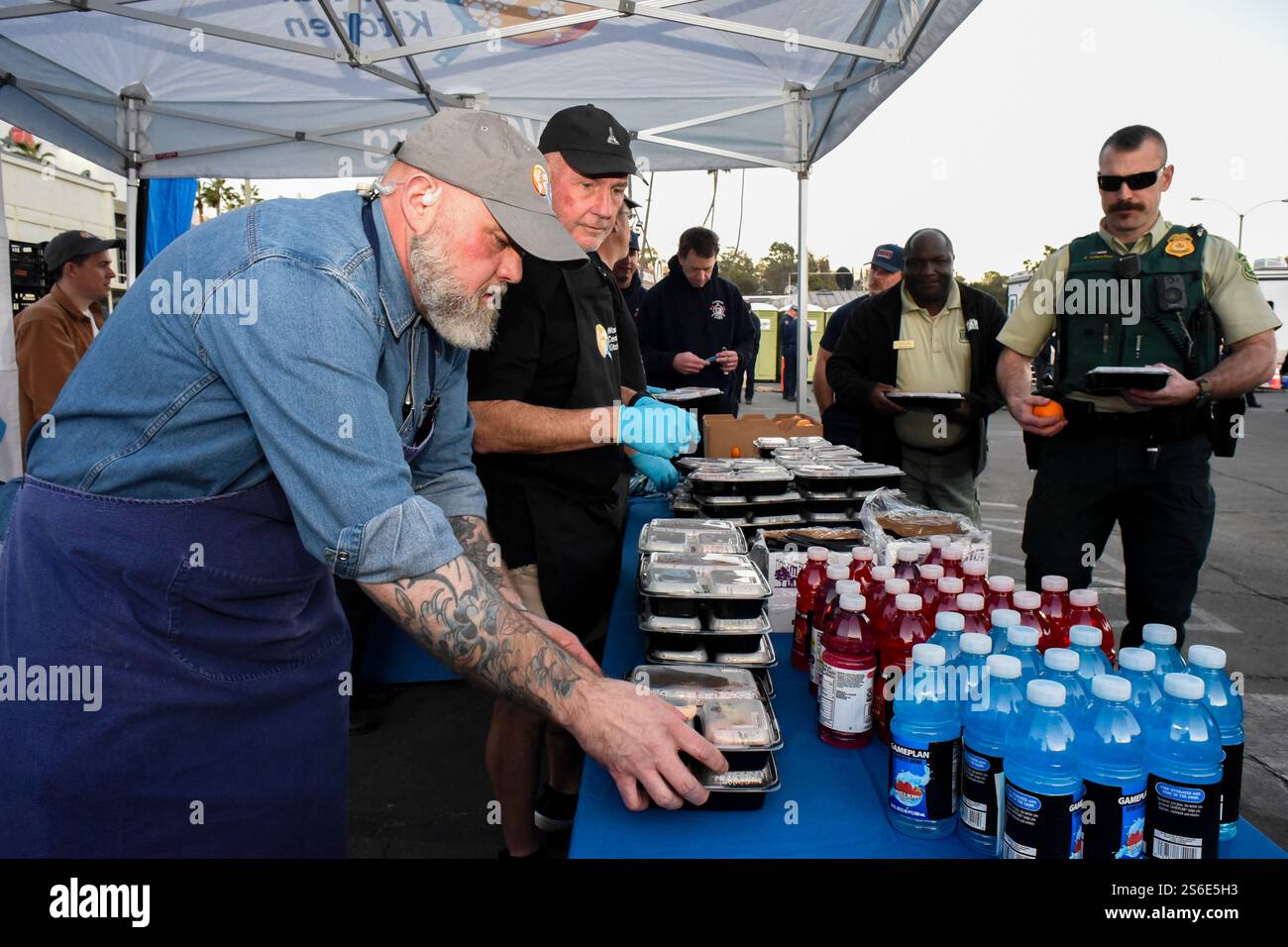 Pasadena, Califronia, USA. 15th Jan, 2025. Evan Funke, (left) a chef of ...