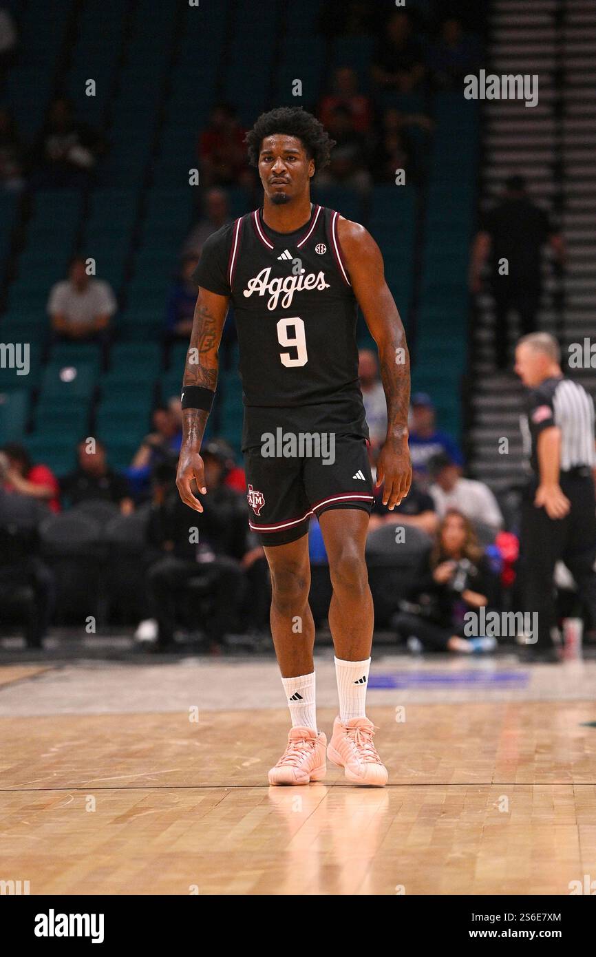 LAS VEGAS, NV - NOVEMBER 26: Texas A&M Aggies forward Solomon ...