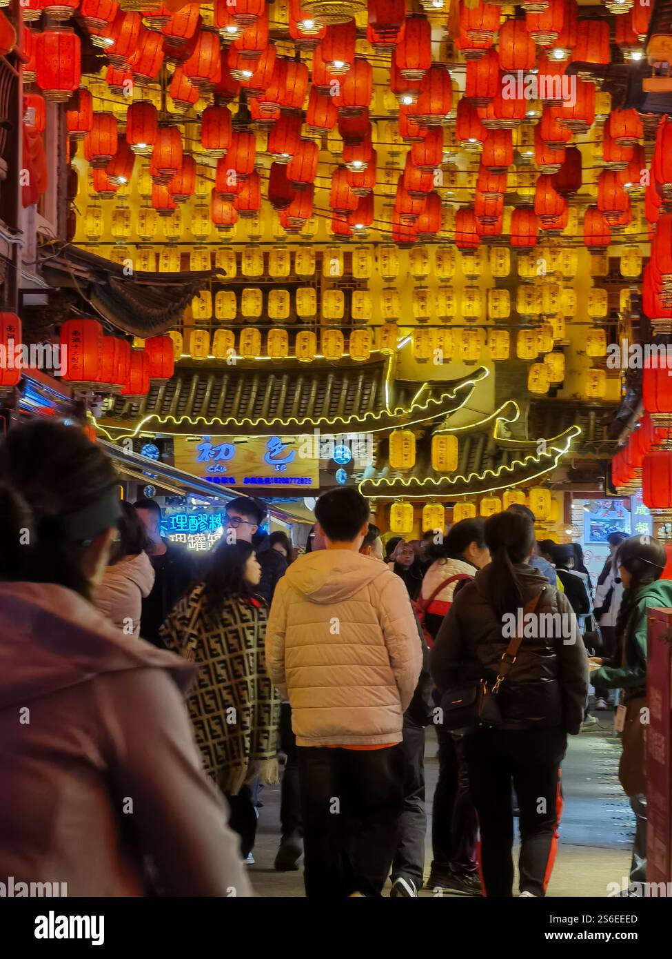 Dali, China - November 19, 2024 : A bustling night market scene ...