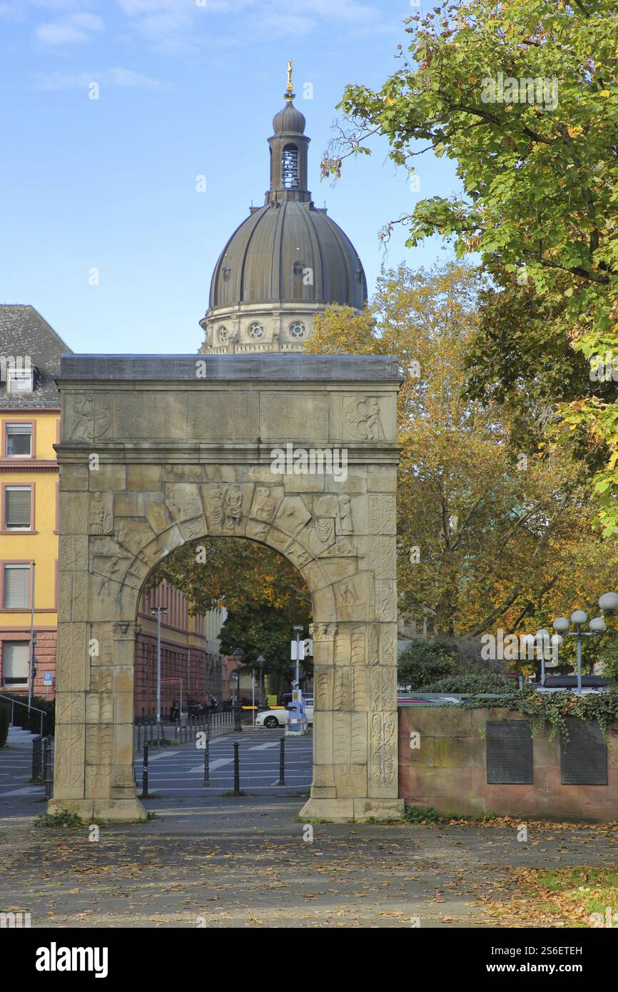 Historic Roman archway built in the 3rd century and dome of ...
