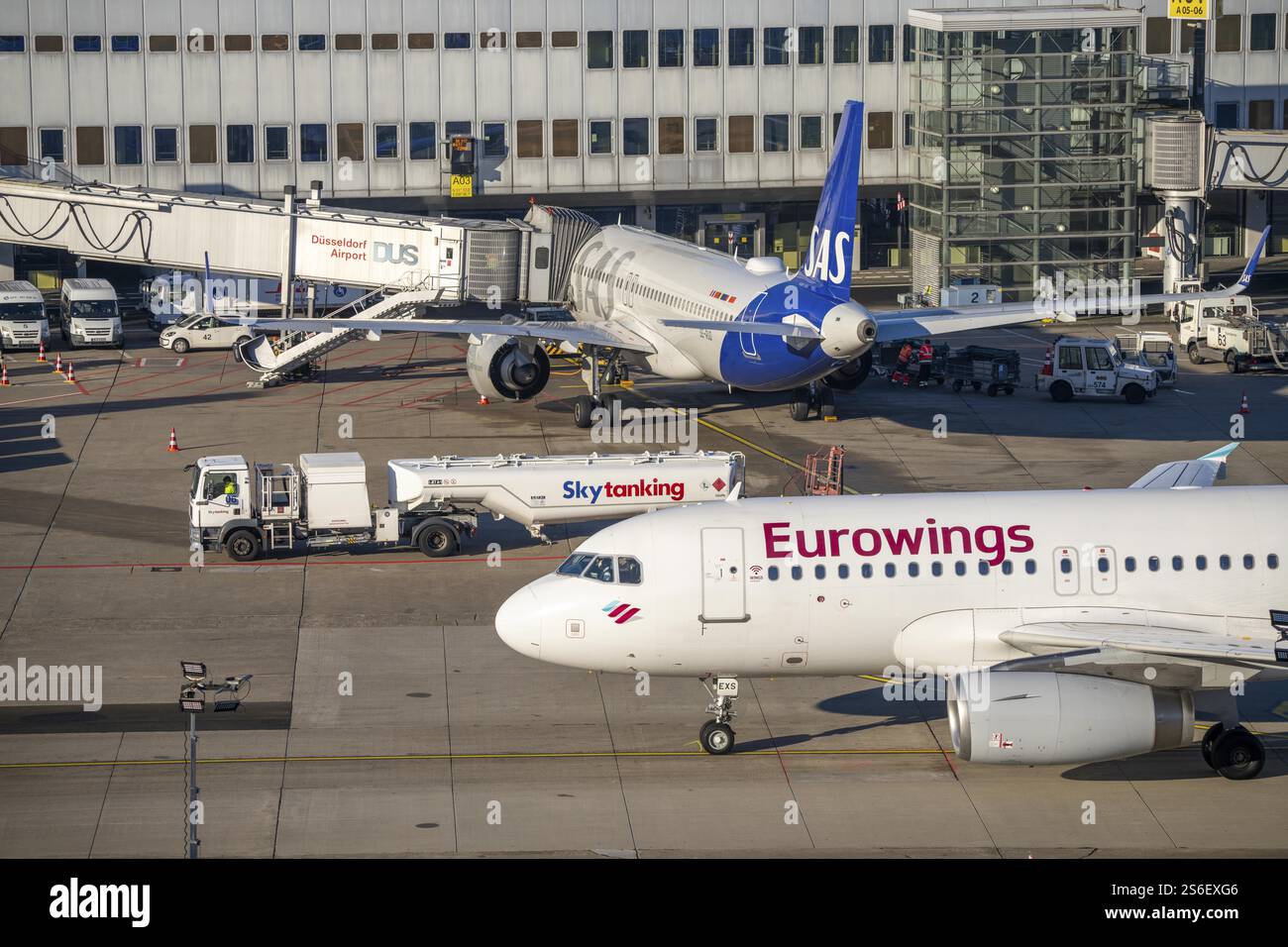 Skytanking tanker, aviation fuel, paraffin, tanker lorry at Duesseldorf ...