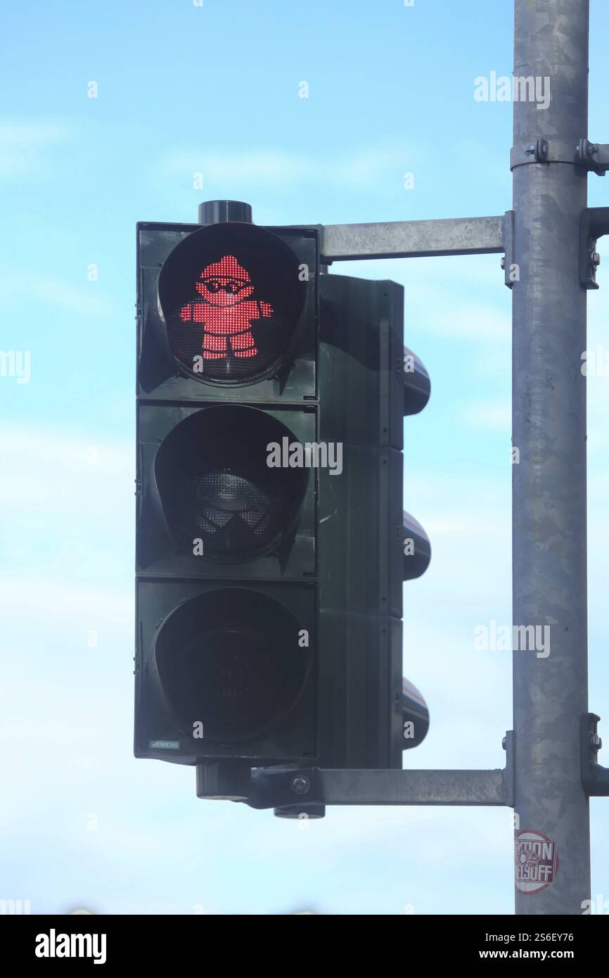 Red pedestrian traffic light with Mainzelmaennchen as symbol for ...