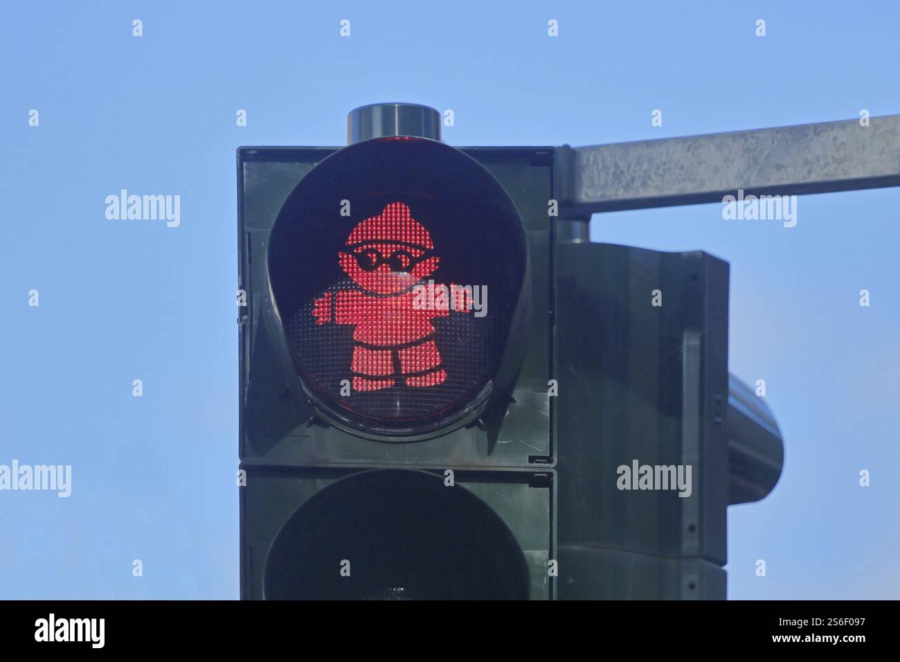 Red pedestrian traffic light with Mainzelmaennchen as symbol for ...