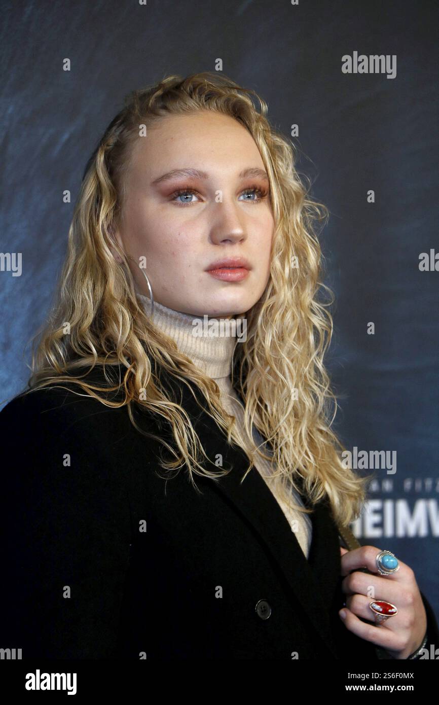 Helena Zengel at the premiere of FITZEKS DER HEIMWEG at the Delphi ...
