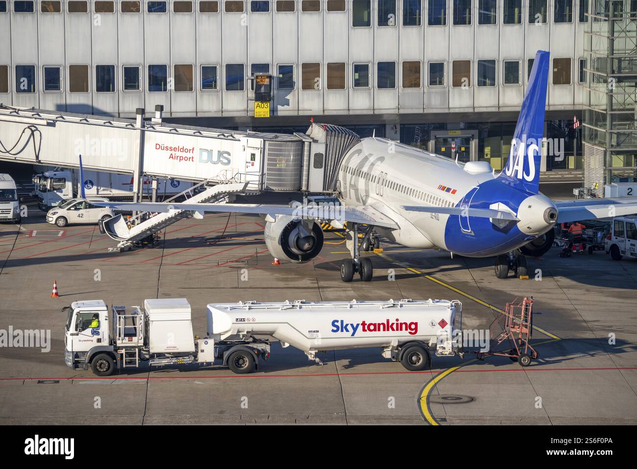 Skytanking tanker, aviation fuel, paraffin, tanker lorry at Duesseldorf ...