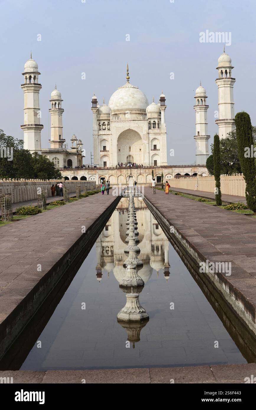 Tomb, Bibi Ka Maqbara in Aurangabad, Maharashtra, India, Asia, Water ...