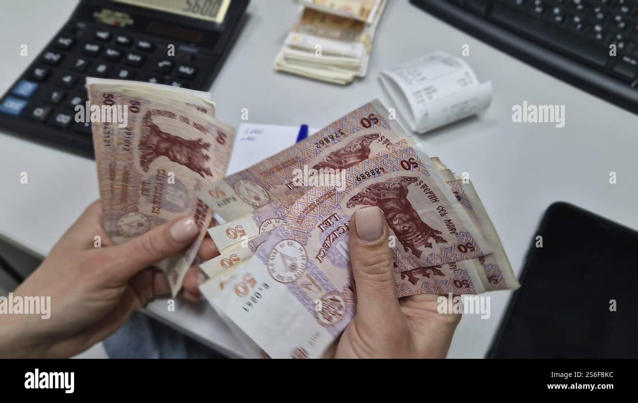 Counting romanian 50 lei banknotes hi-res stock photography and images ...