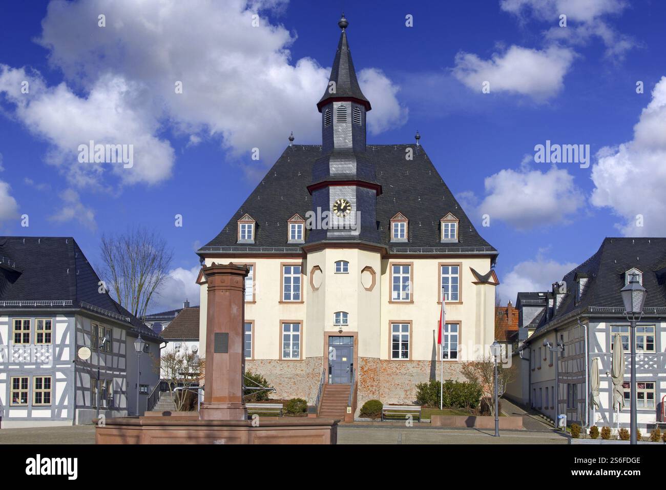 The Huguenot Church in Usingen, Old Market Square, architecture, church ...