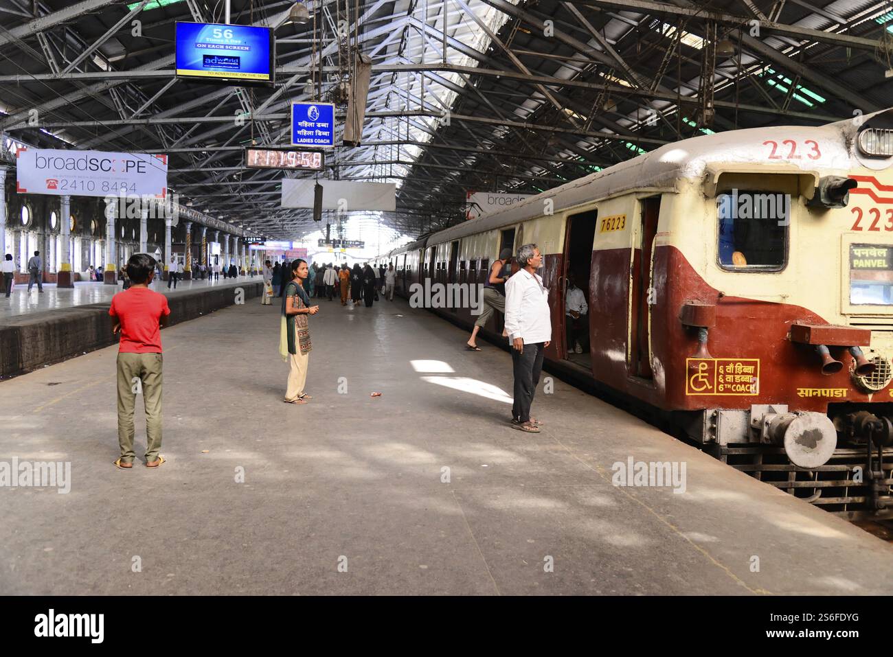 Chhatrapati shivaji maharaj railway terminus hi-res stock photography ...