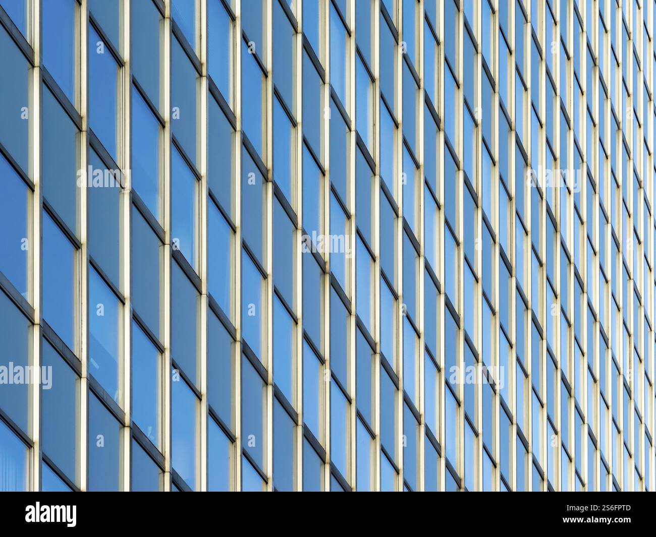 Modern city building facade hi-res stock photography and images - Alamy