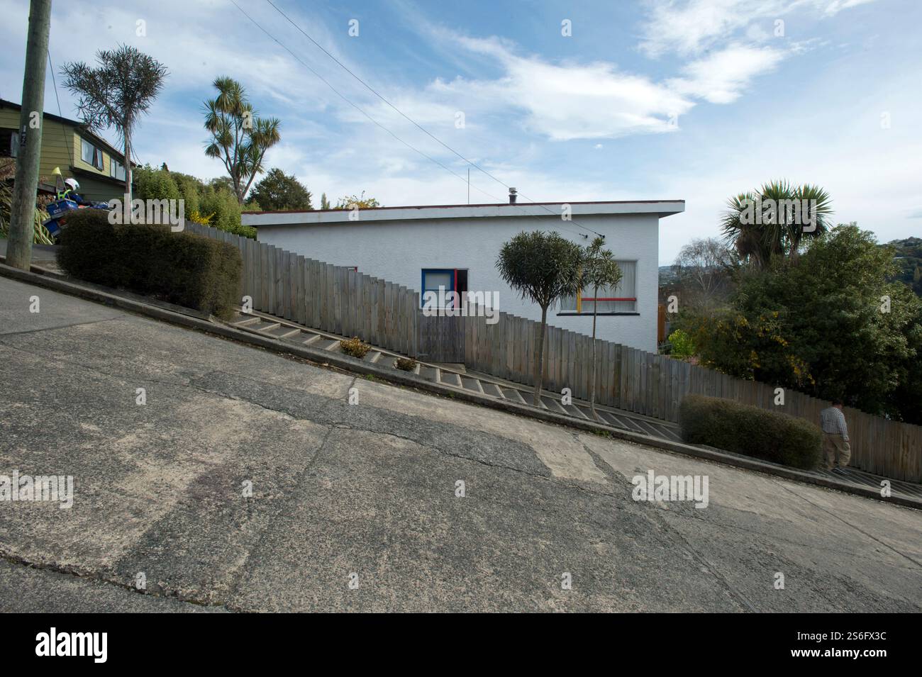 Baldwin Street, the World's steepest street in Dunedin New Zealand ...
