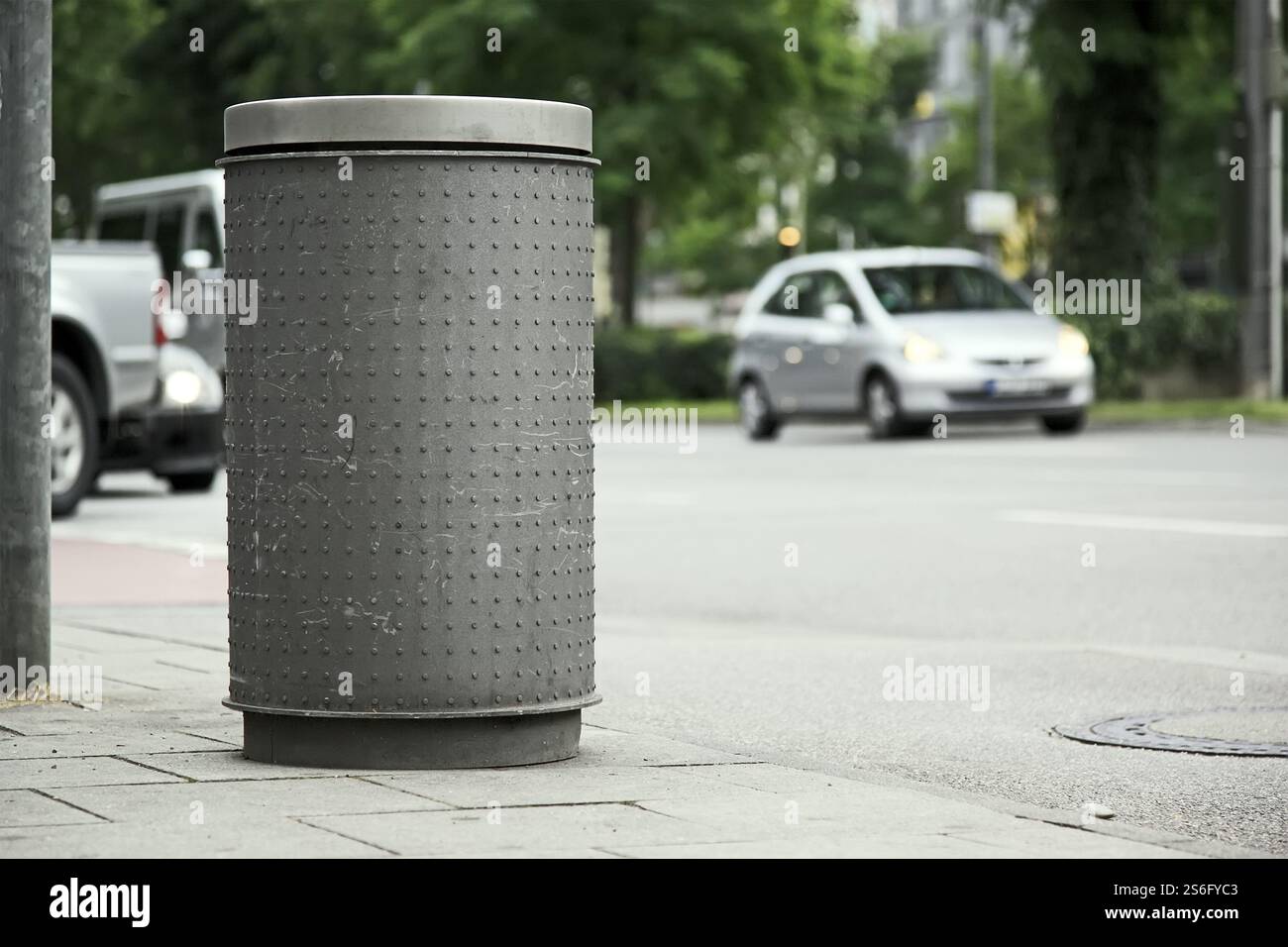 An image of a street bin in Munich Stock Photo - Alamy