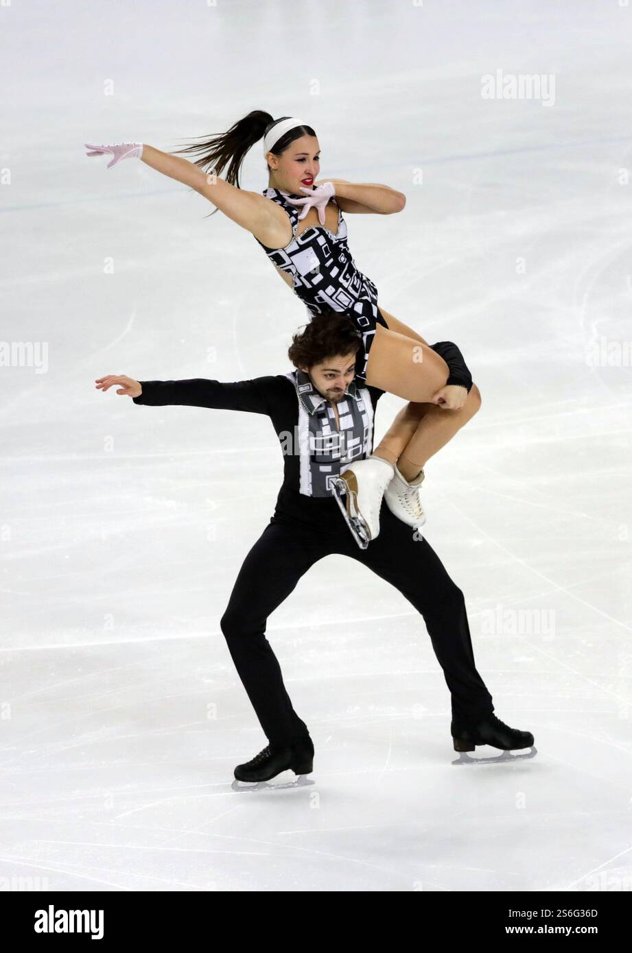 (250117) -- TURIN, Jan. 17, 2025 (Xinhua) -- Emese Csiszer/Mark Shapiro ...