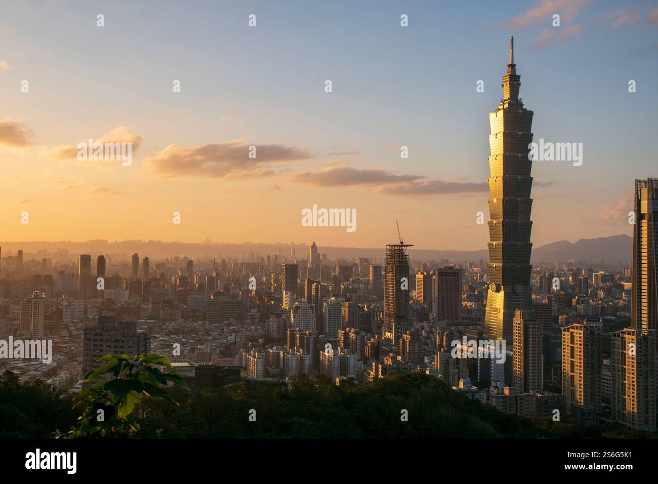 Taipei 101 is one of the many buildings that are perfectly visible in ...