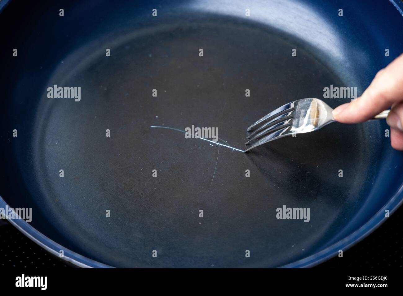 Non stick frypan damaged hi-res stock photography and images - Alamy