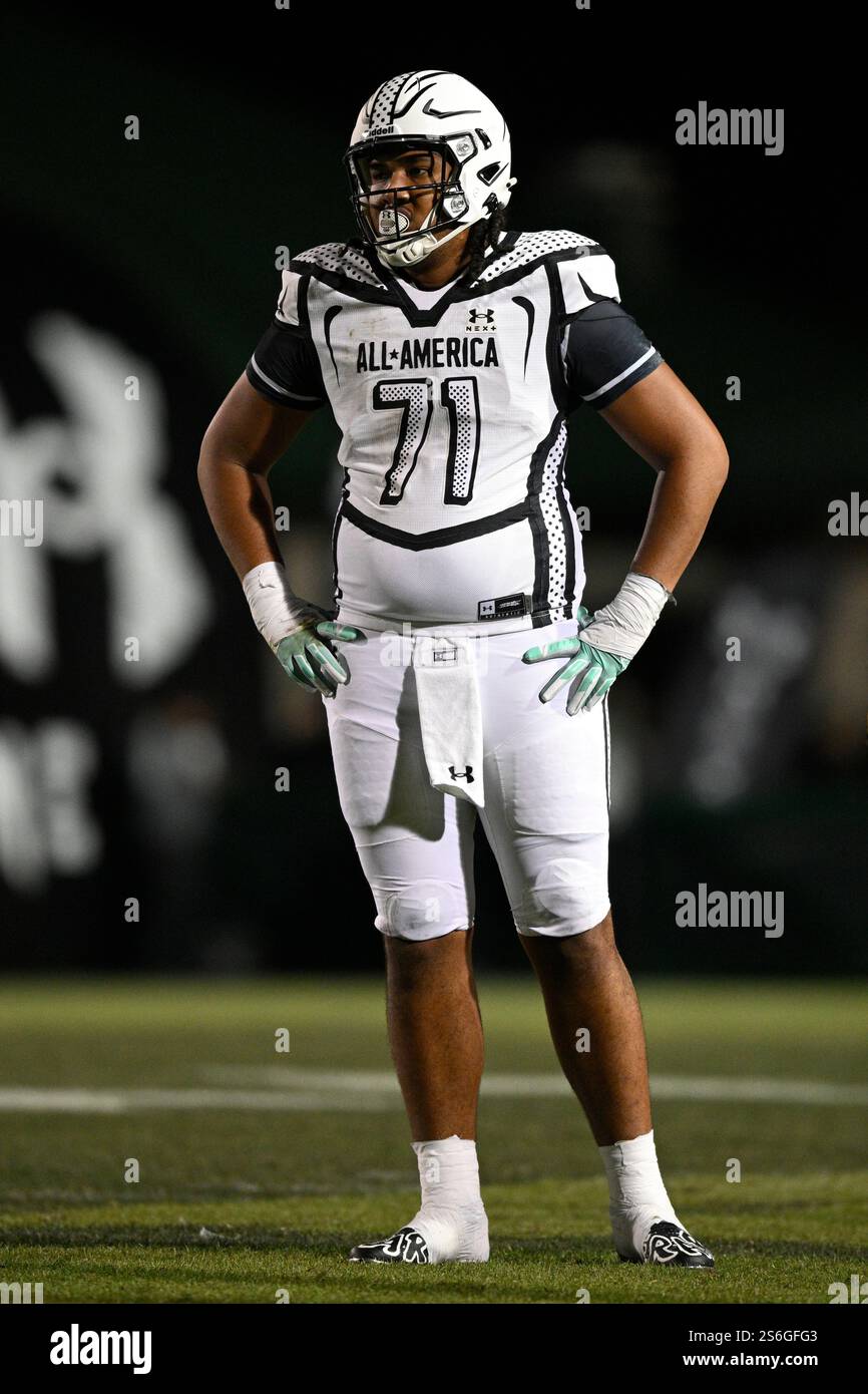 Team Unstoppable offensive lineman Keenyi Pepe (71) sets up for a play ...
