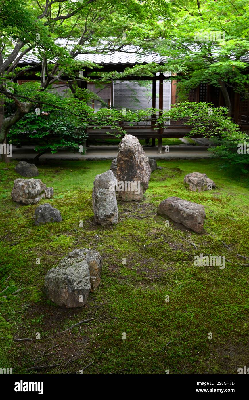 Zen garden in Kennin-ji, Kenninji temple, Komatsucho, Kyoto, Japan Stock Photo - Alamy