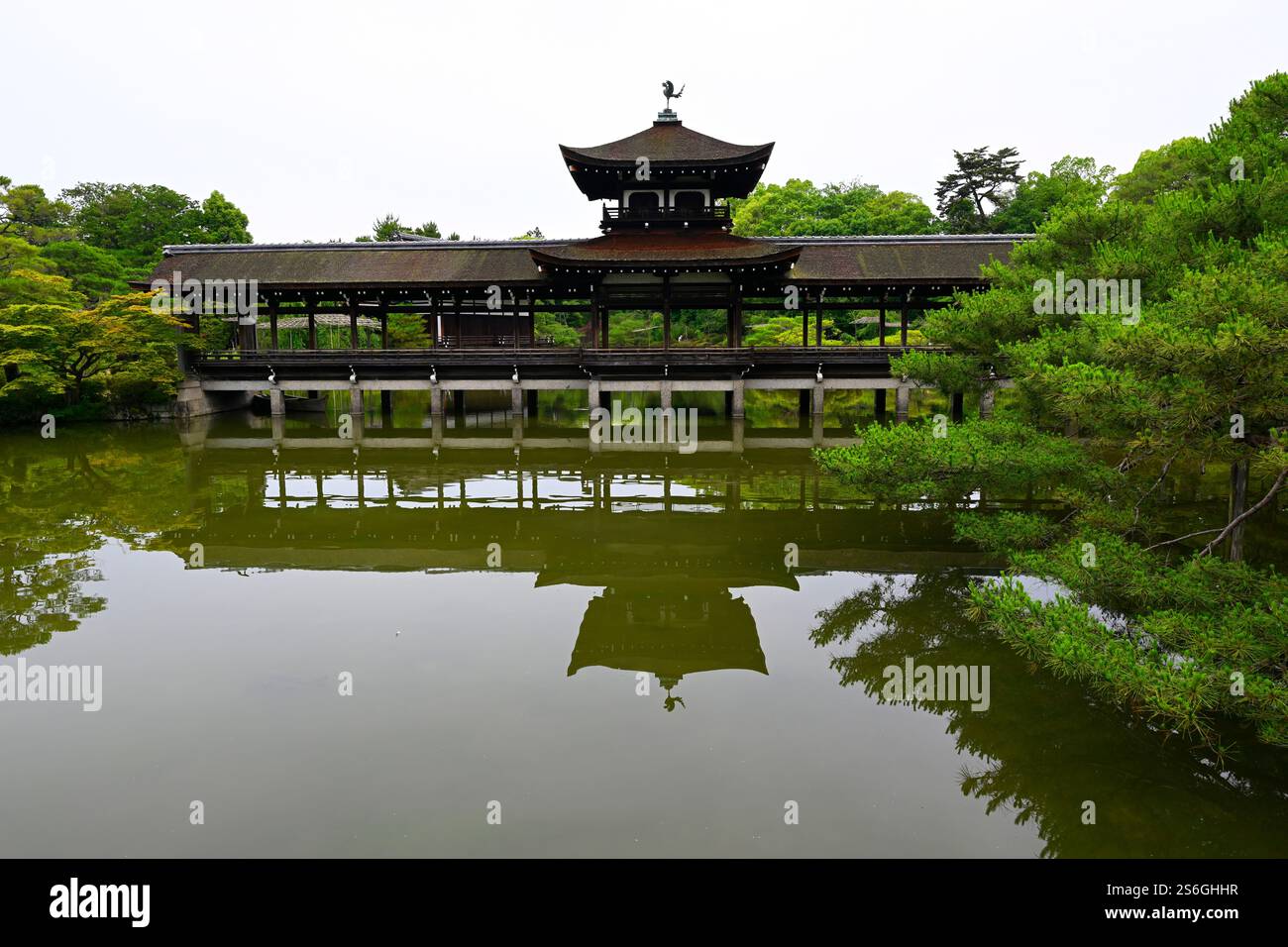 Japanese garden by Ogawa Jihei, at the Heian Jingu Shrine in Kyoto ...