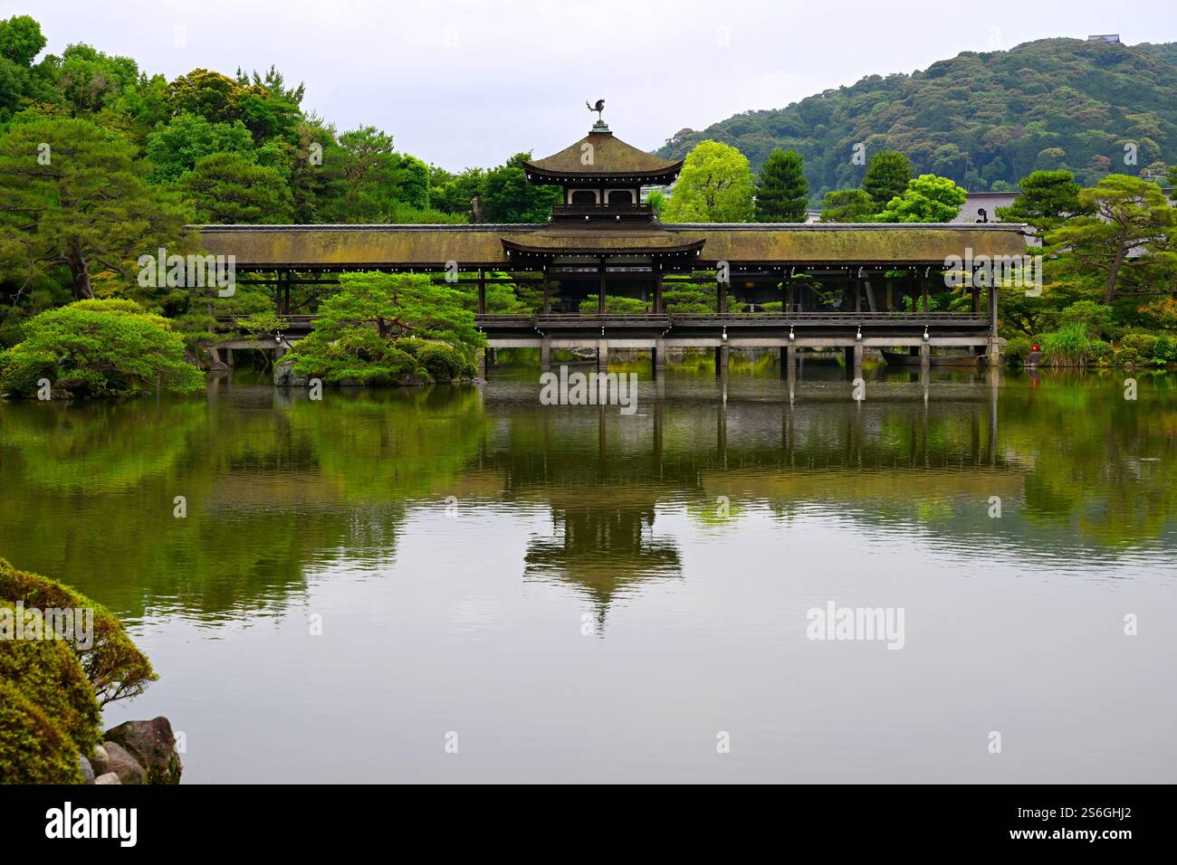 Japanese garden by Ogawa Jihei, at the Heian Jingu Shrine in Kyoto ...