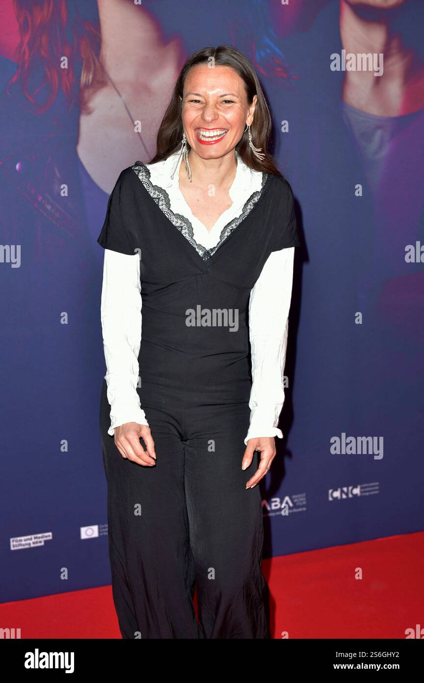 Anne Zohra Berrached bei der Premiere der ARD Serie A Better Place im ...