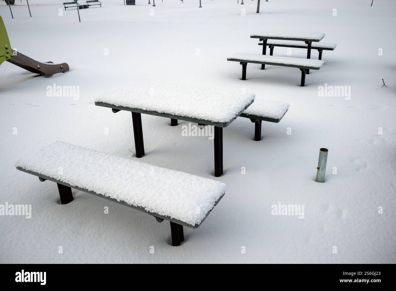 Picnic table and benches in winter hi-res stock photography and images ...
