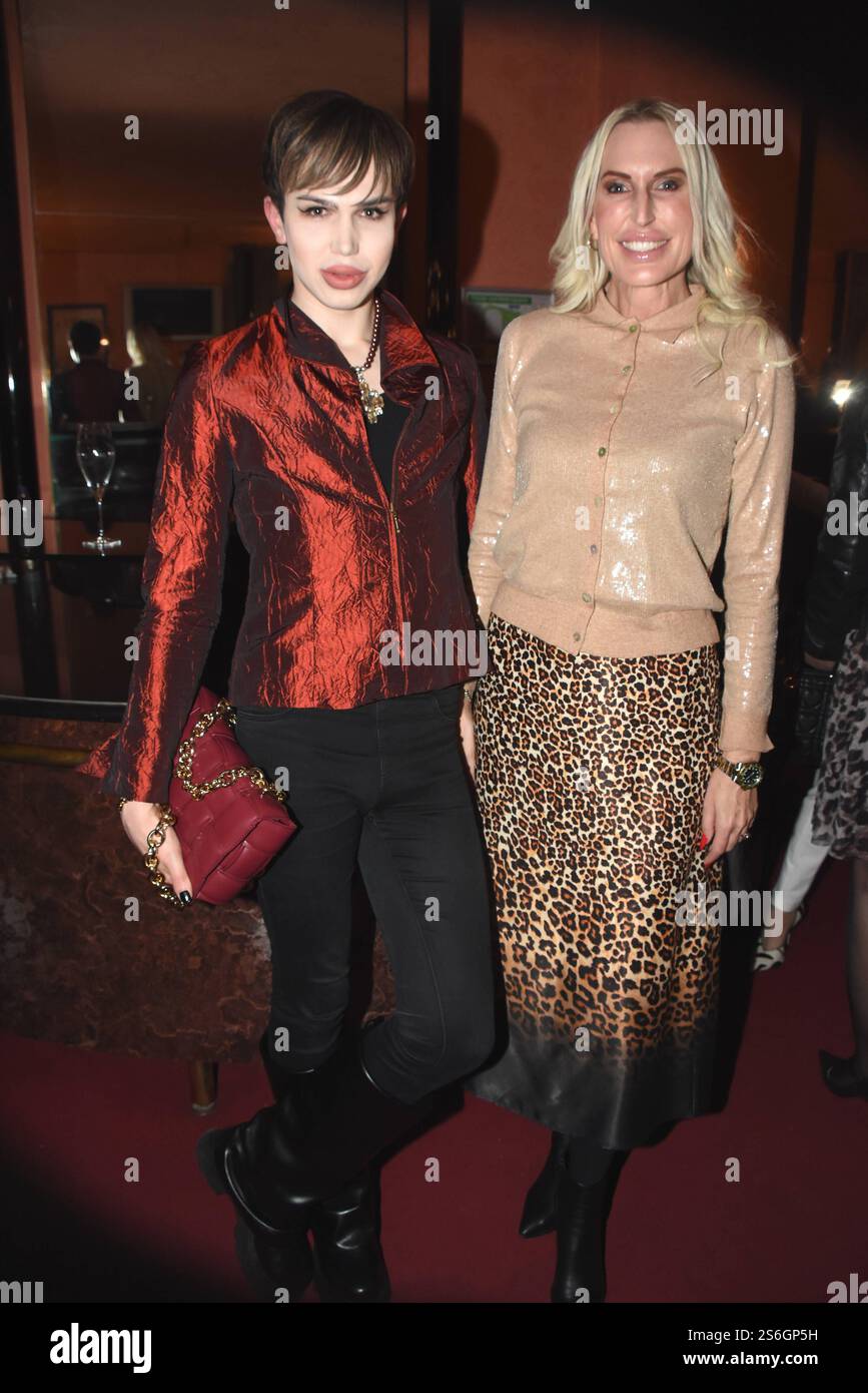 Chris Hanisch Fashion Blogger Yvonne Foerg Schauspielerin Muenchen 16. ...