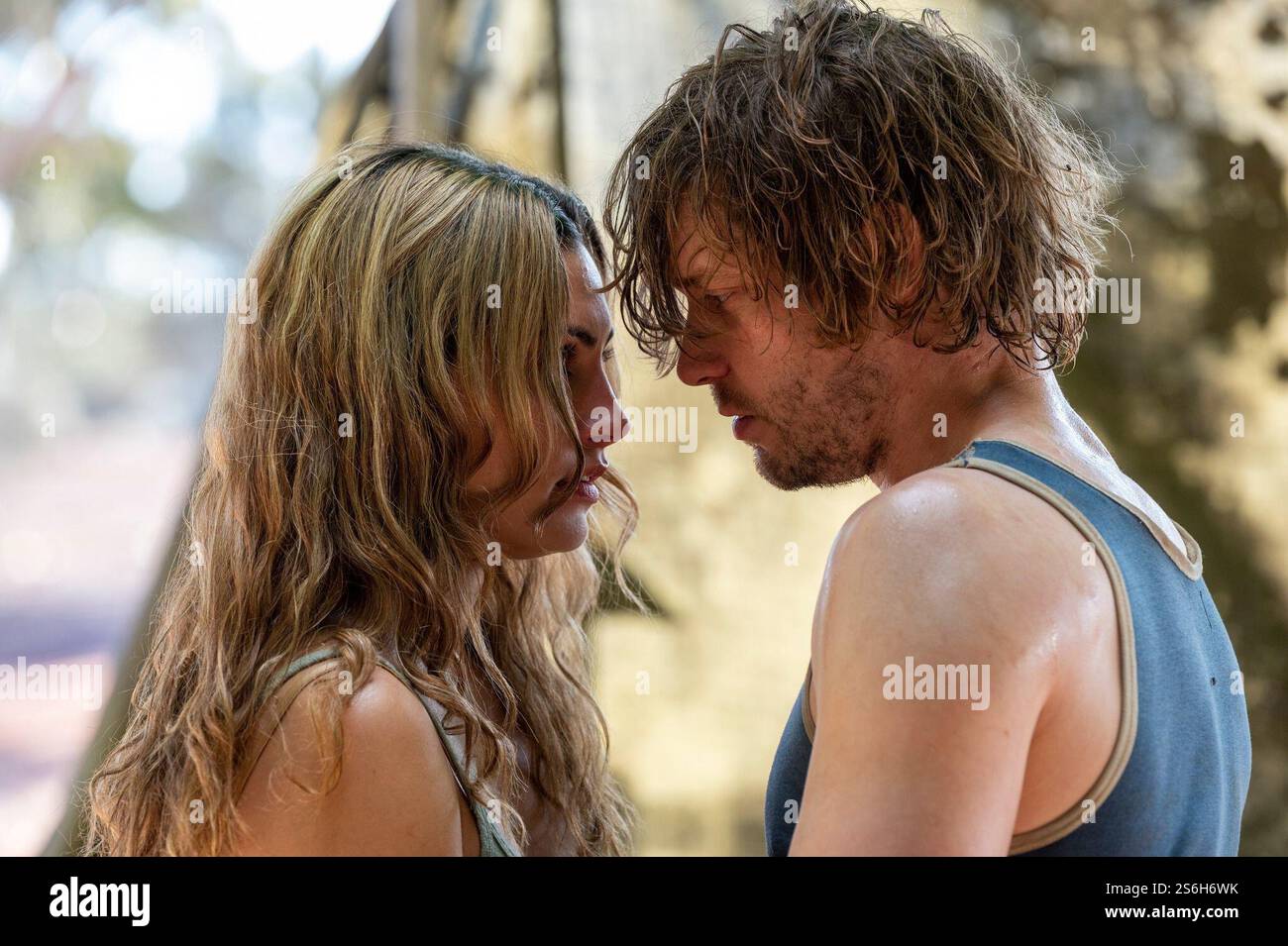 Kid Snow Billy Howle & Phoebe Tonkin Stock Photo - Alamy