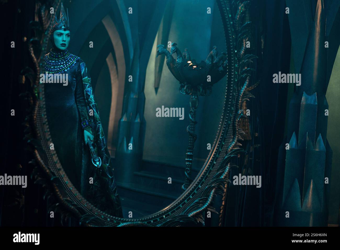 Snow white film 2025 hi-res stock photography and images - Alamy