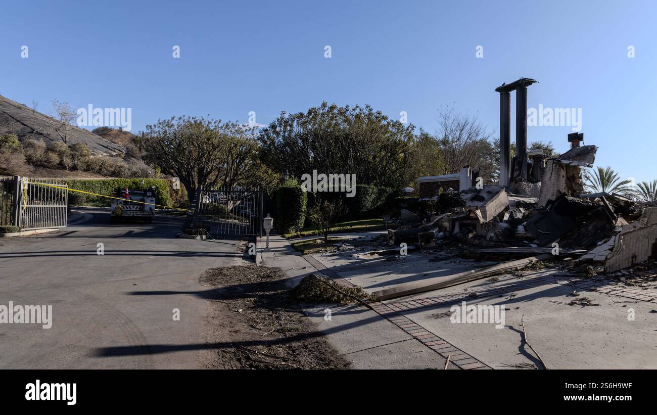 January 15, 2025, Pacific Palisades, California, USA: The mountain side ...