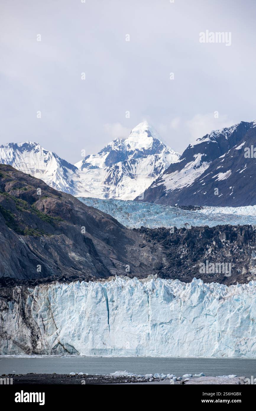 Large glaciers in bay hi-res stock photography and images - Alamy