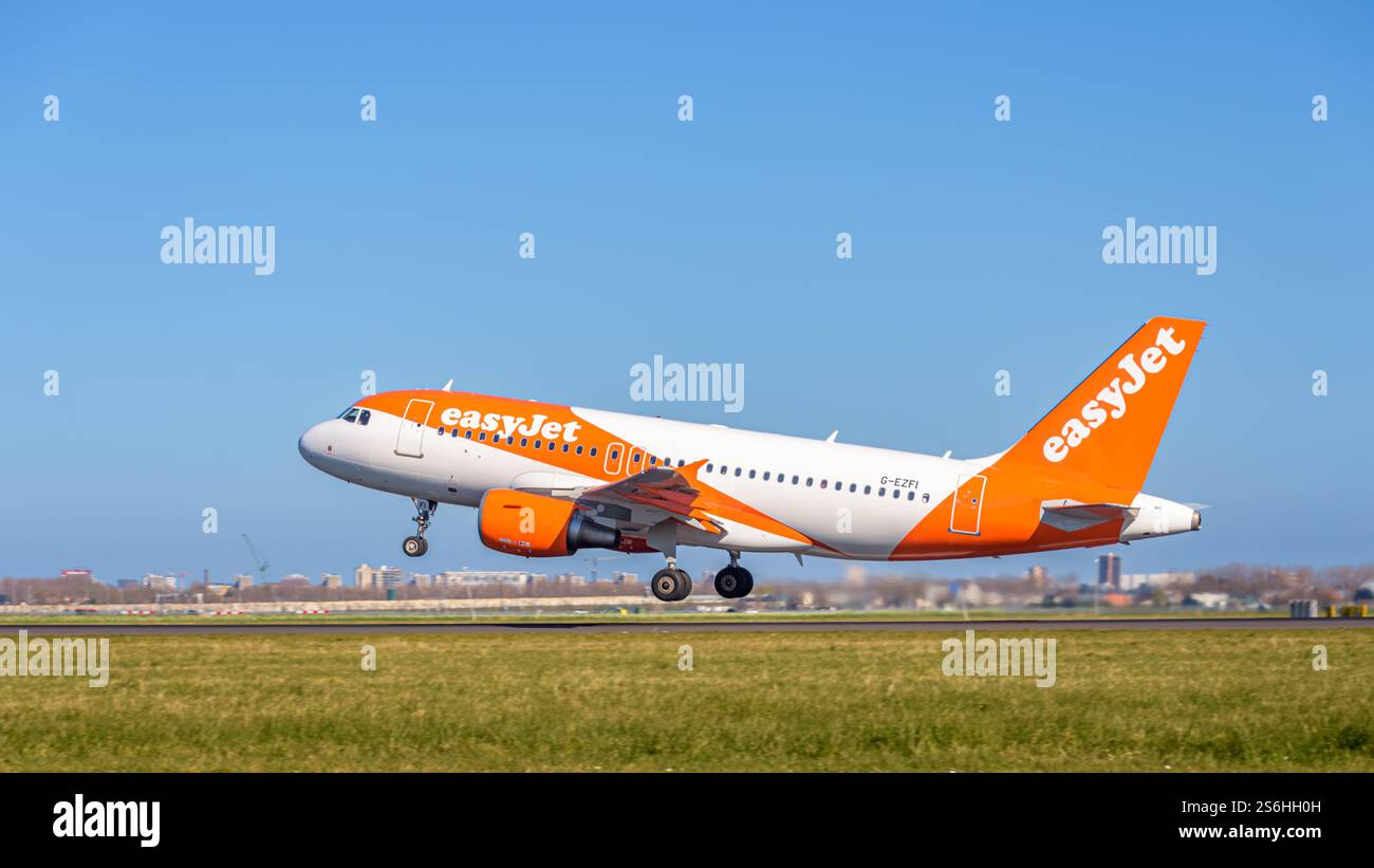 Easyjet departing from Schiphol Airport Stock Photo - Alamy