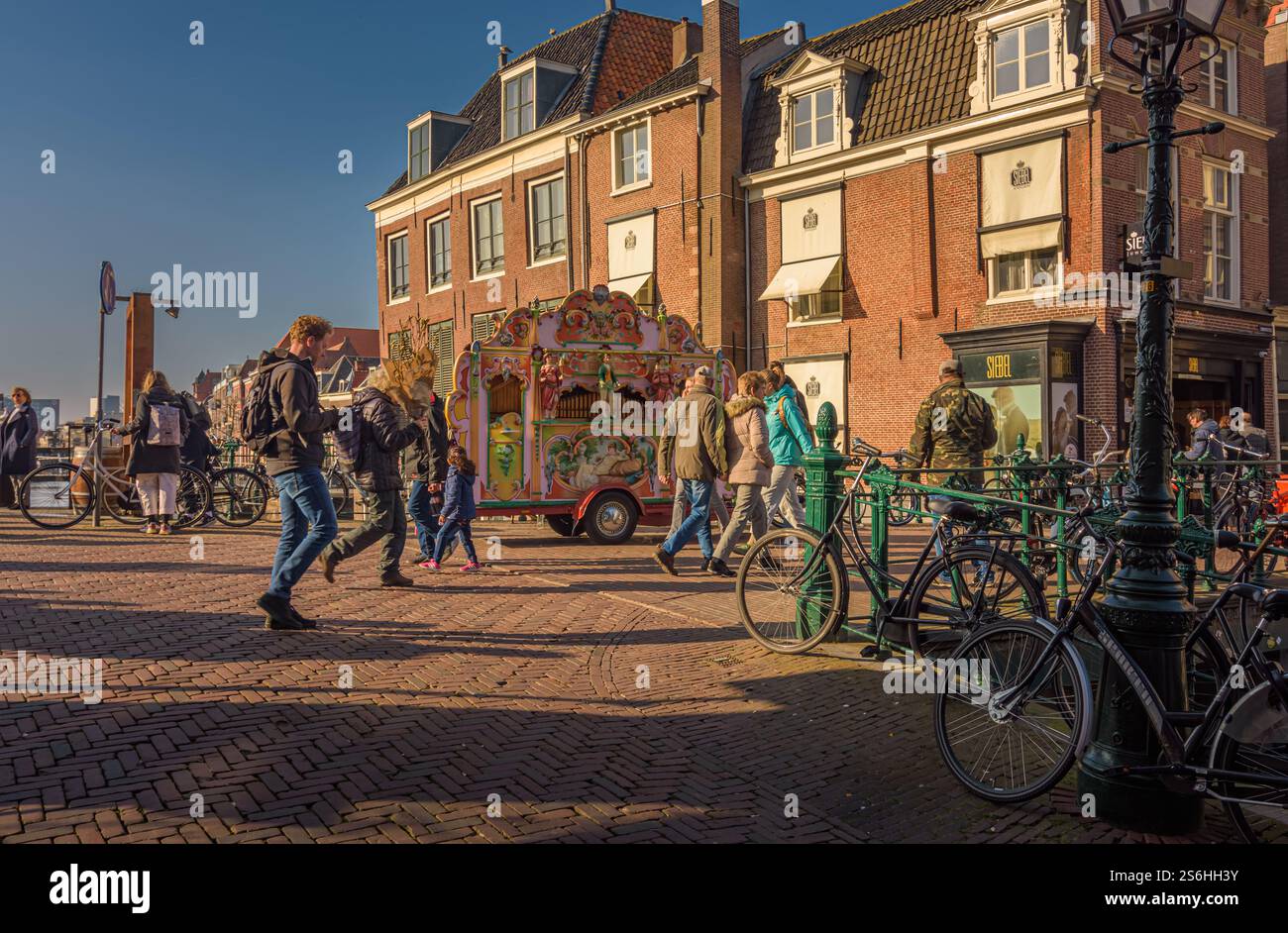 Dutch barrel organ in a shopping street in Leiden Stock Photo - Alamy