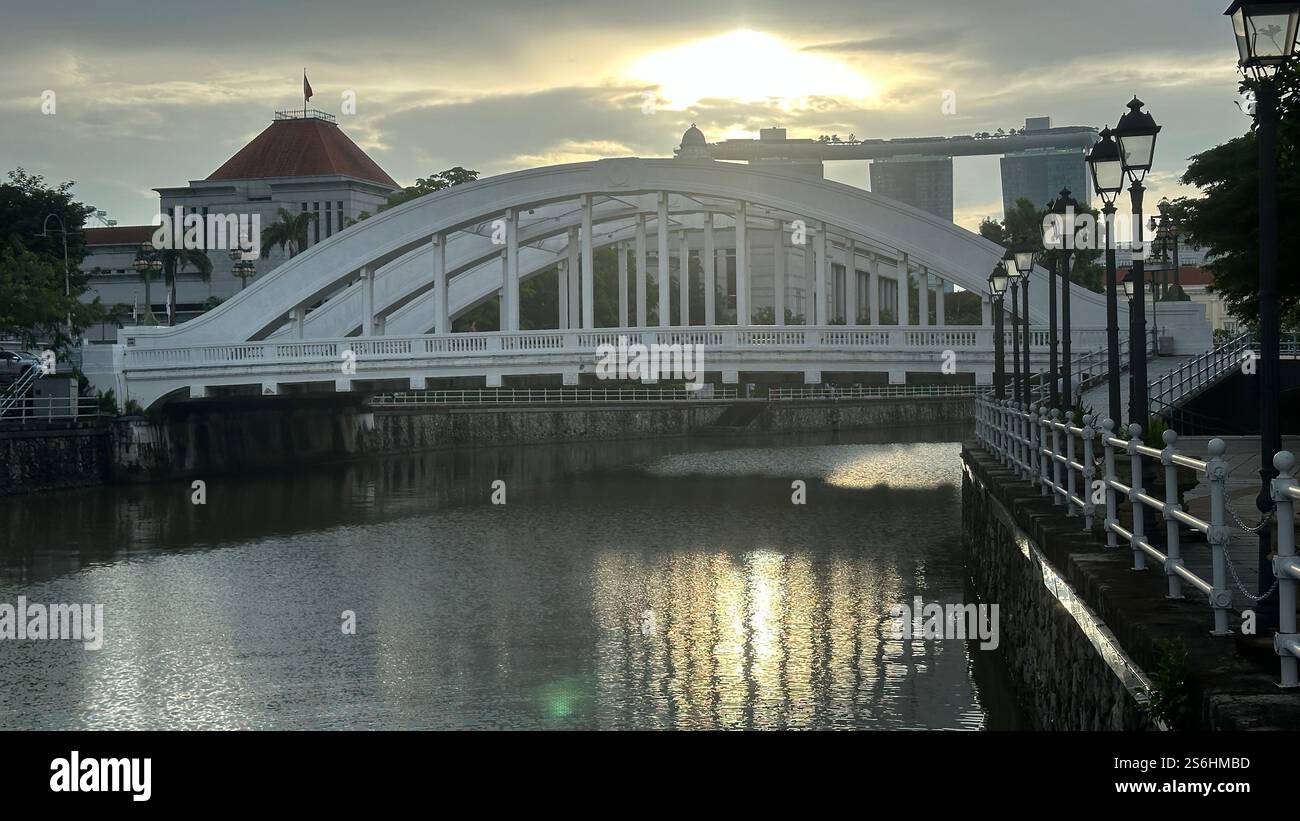 Anderson Bridge over the Singapore river at sunrise Stock Photo - Alamy