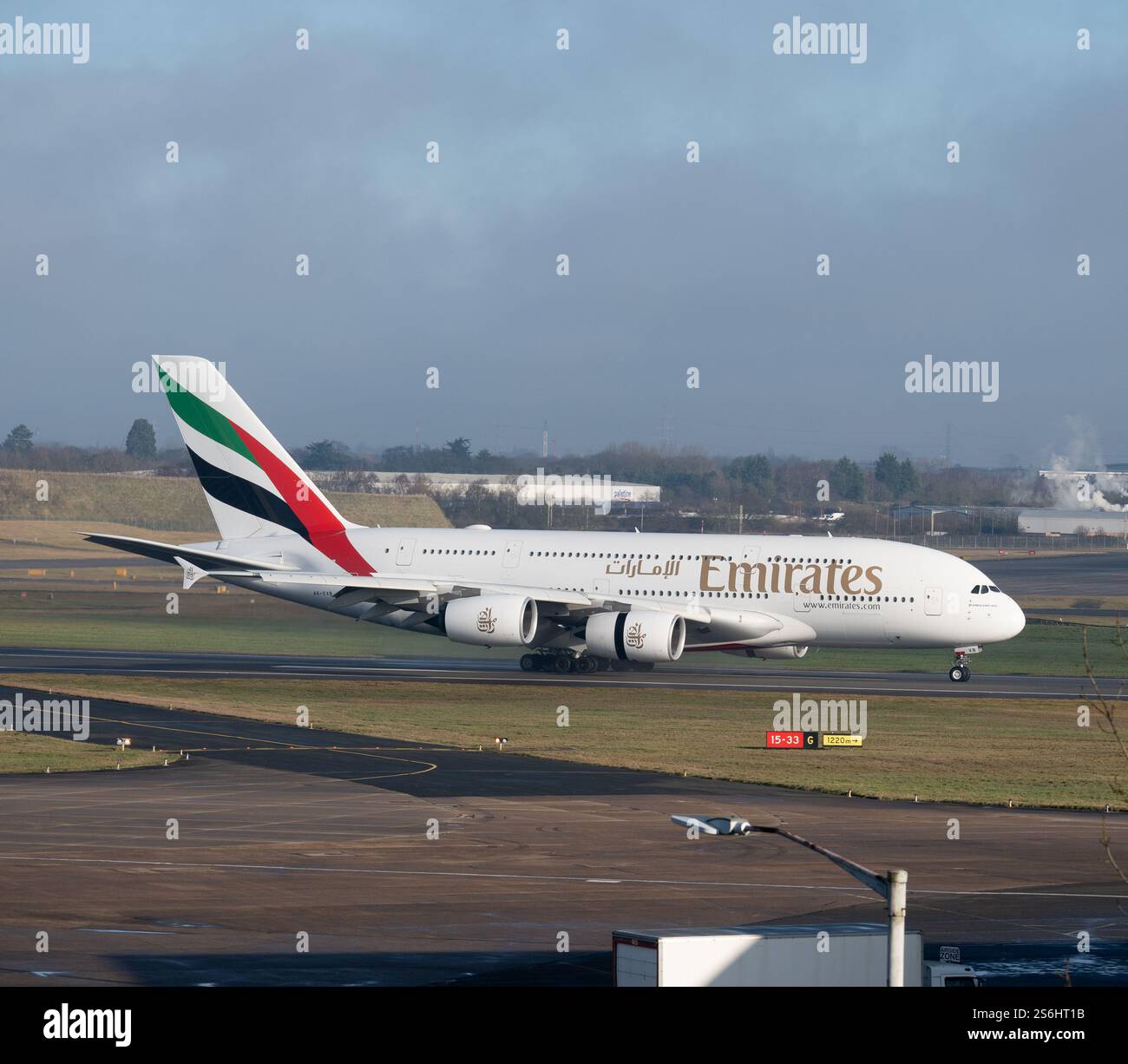 Airbus a380 842 emirates airlines hi-res stock photography and images ...