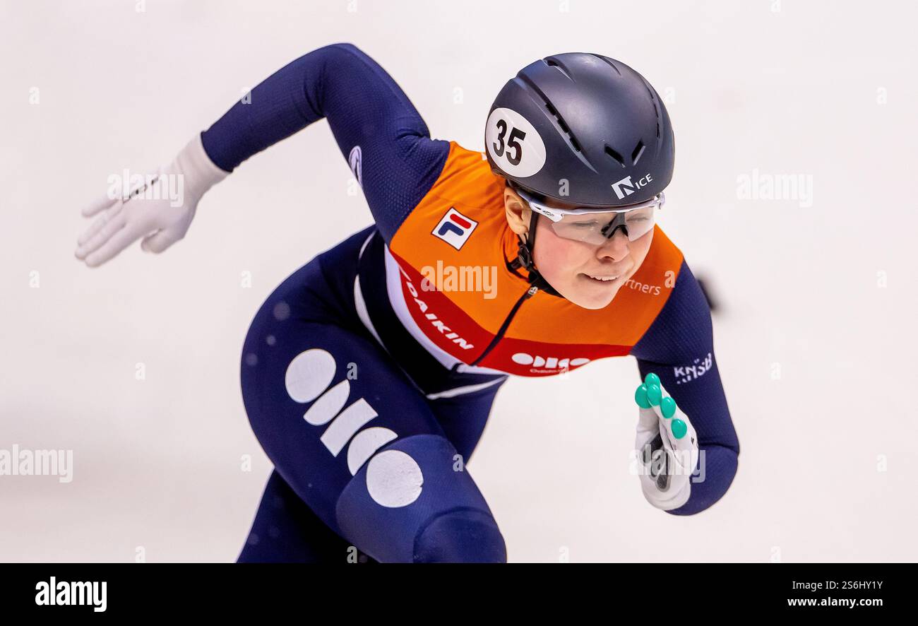 DRESDEN - 17/01/2025, Diede van Oorschot in action during the heats 500 ...
