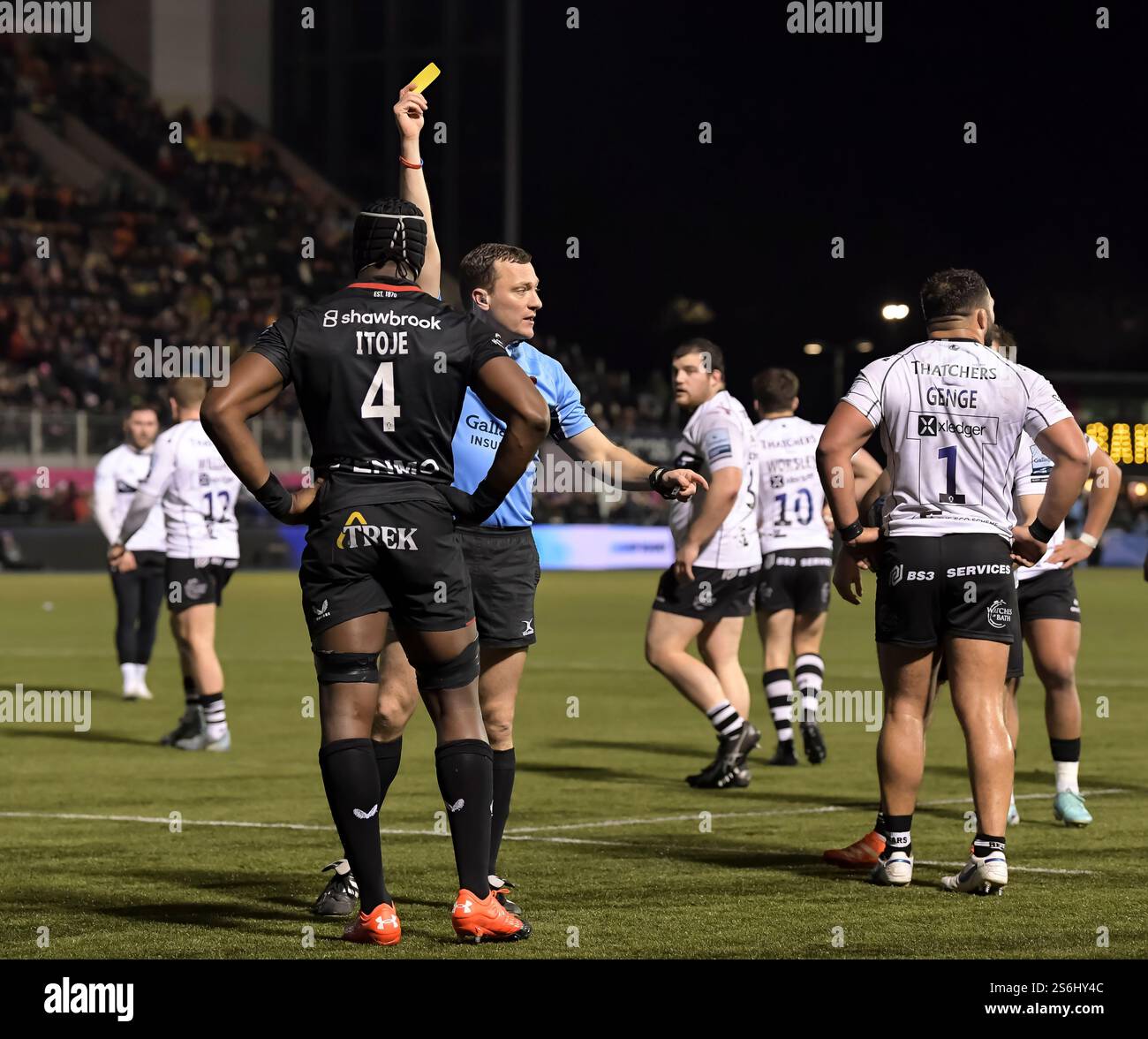 Matthew Carley Referee yellow card for Maro Itoje of Saracens during ...